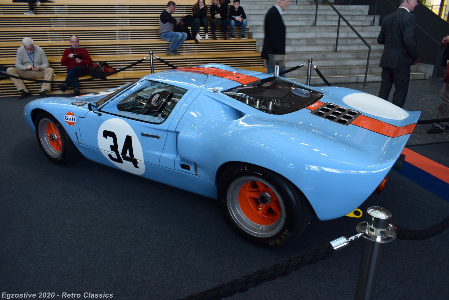 20 iconic racing legends in Gulf livery at Retro Classics - Egzostive