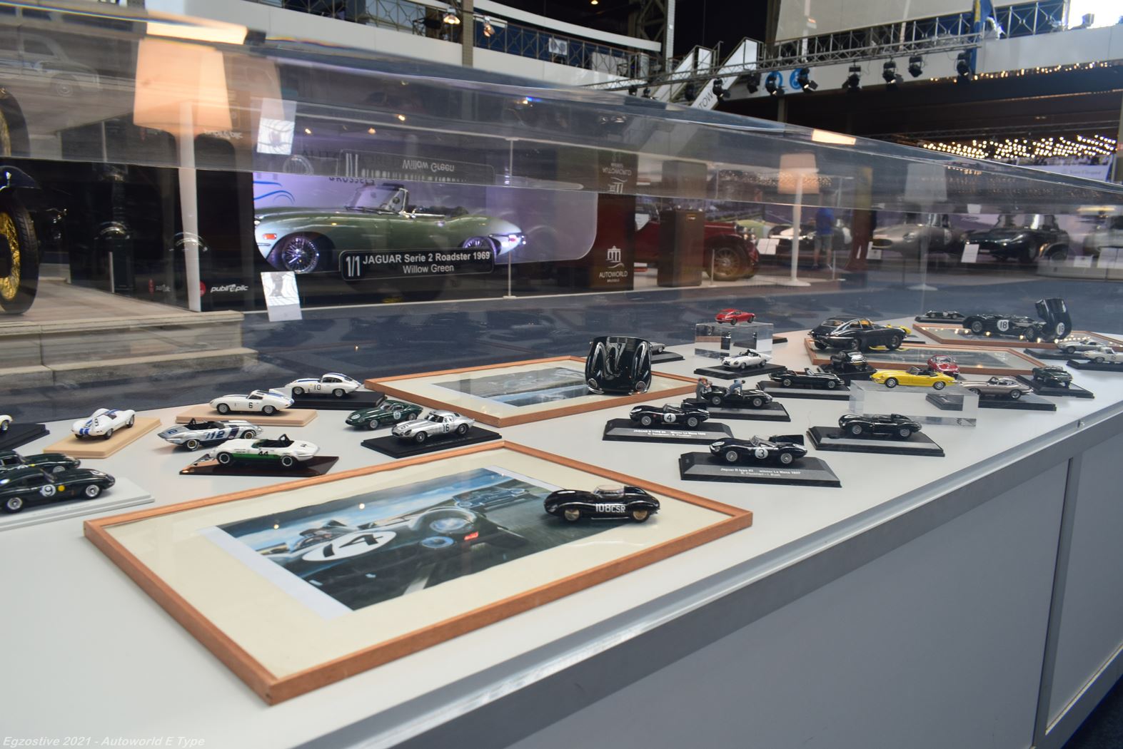 Autoworld threw a birthday party for the 60 years old E-Type - Egzostive