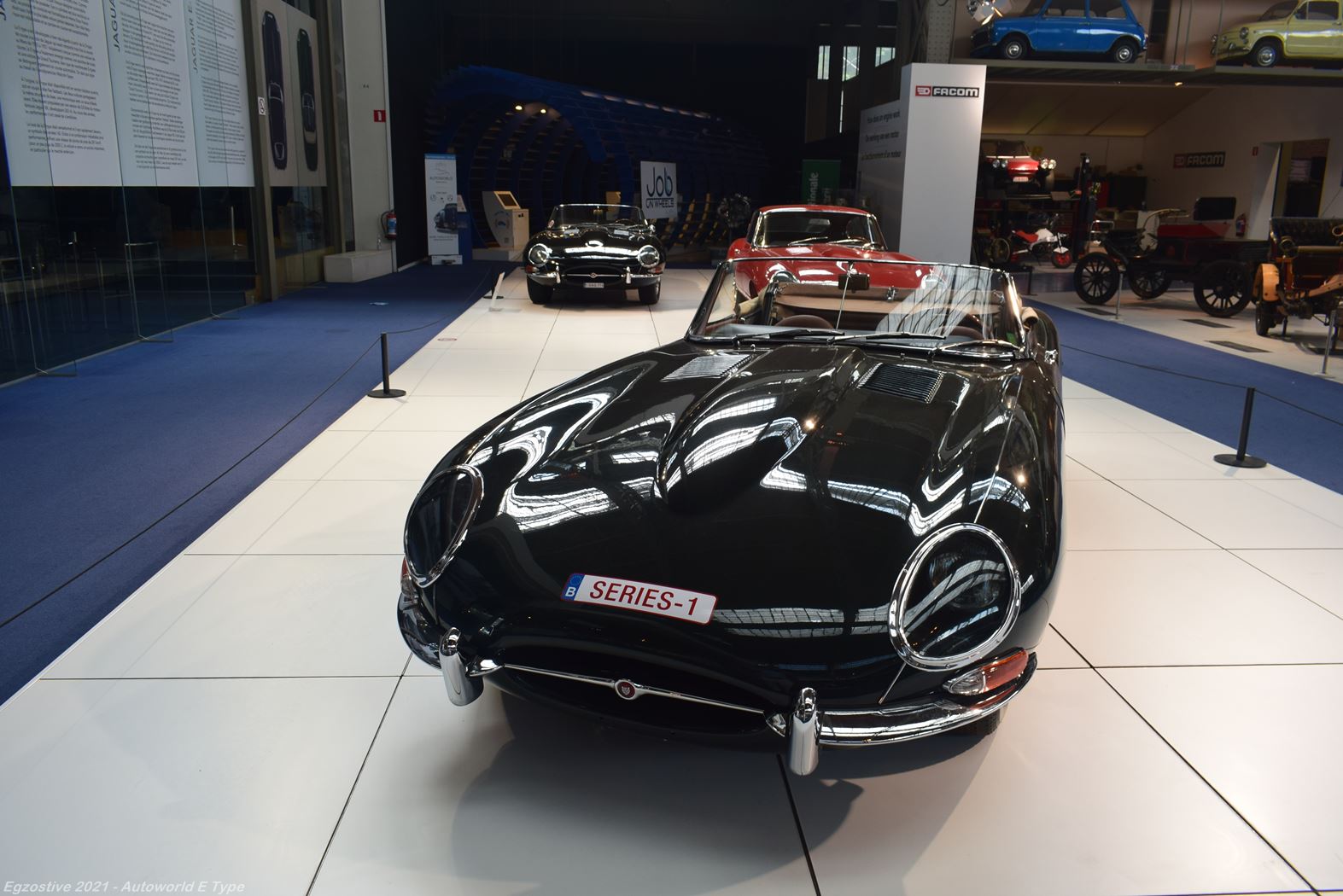 Autoworld threw a birthday party for the 60 years old E-Type - Egzostive