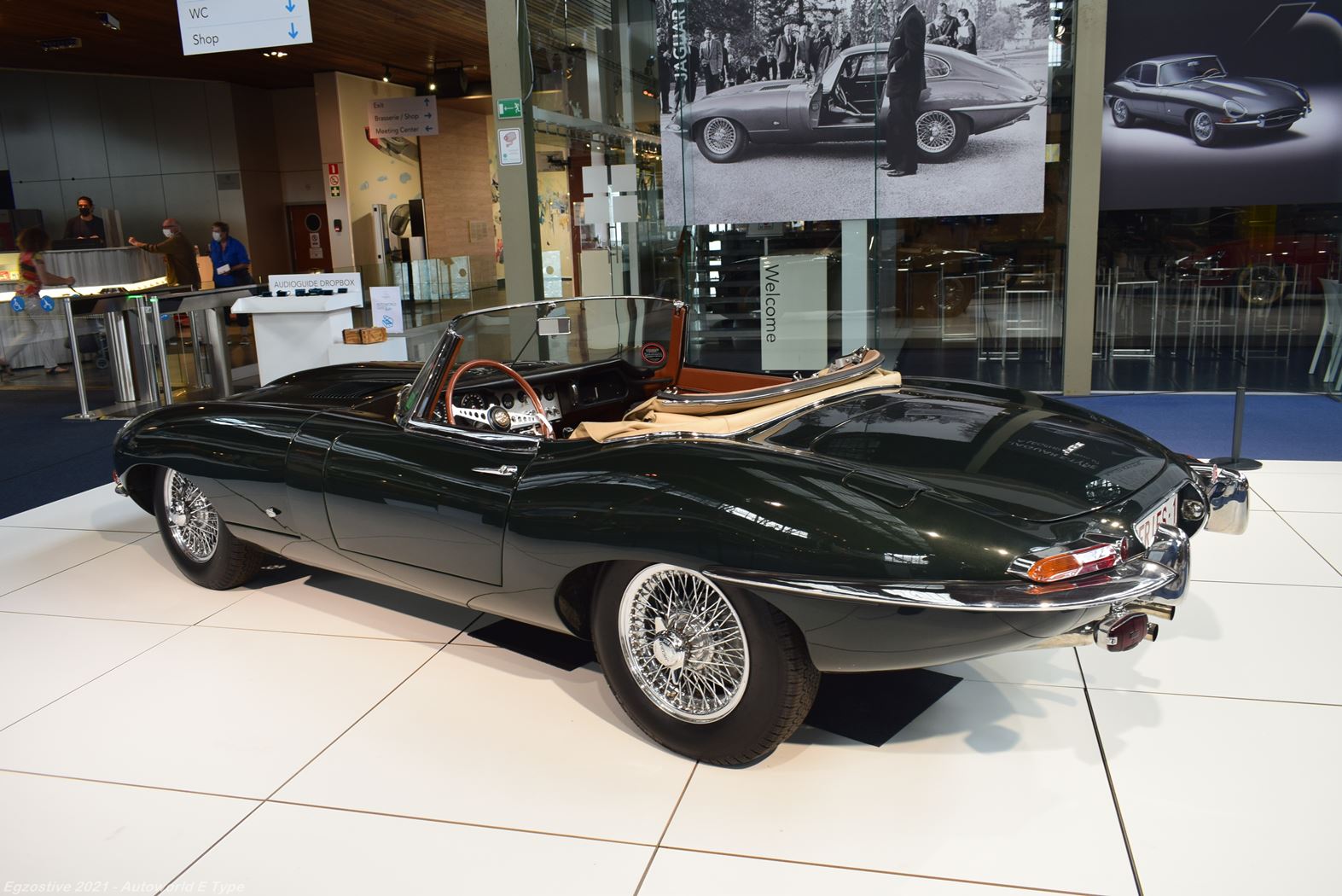 Autoworld threw a birthday party for the 60 years old E-Type - Egzostive