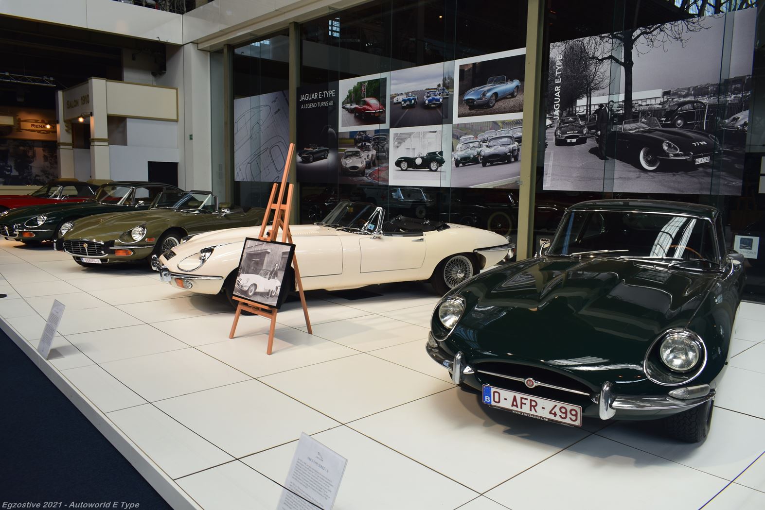 Autoworld threw a birthday party for the 60 years old E-Type - Egzostive